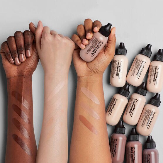 Base MAC Studio Radiance Face and Body | Sephora